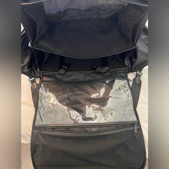 BEIS | Other | Limited Edition Beis Hanging Expandable Duffle Duffel ...